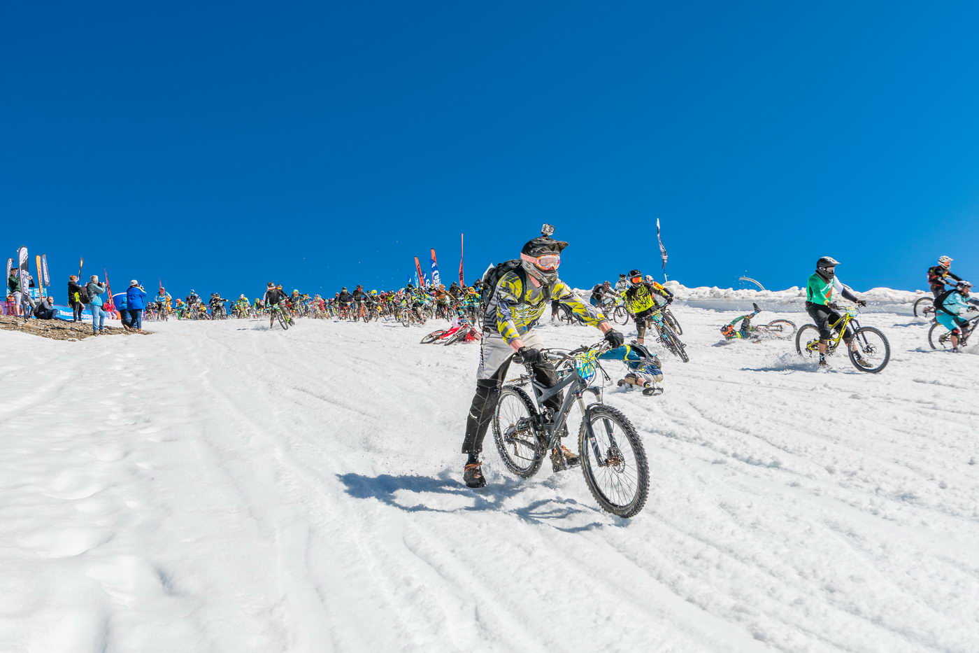 MEGAVALANCHE: first race day ! | UCC Sport Event