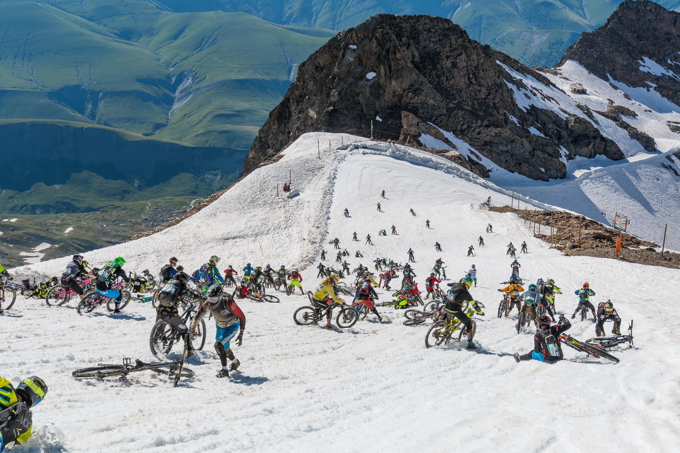 MEGAVALANCHE: first race day ! - UCC Sport Event